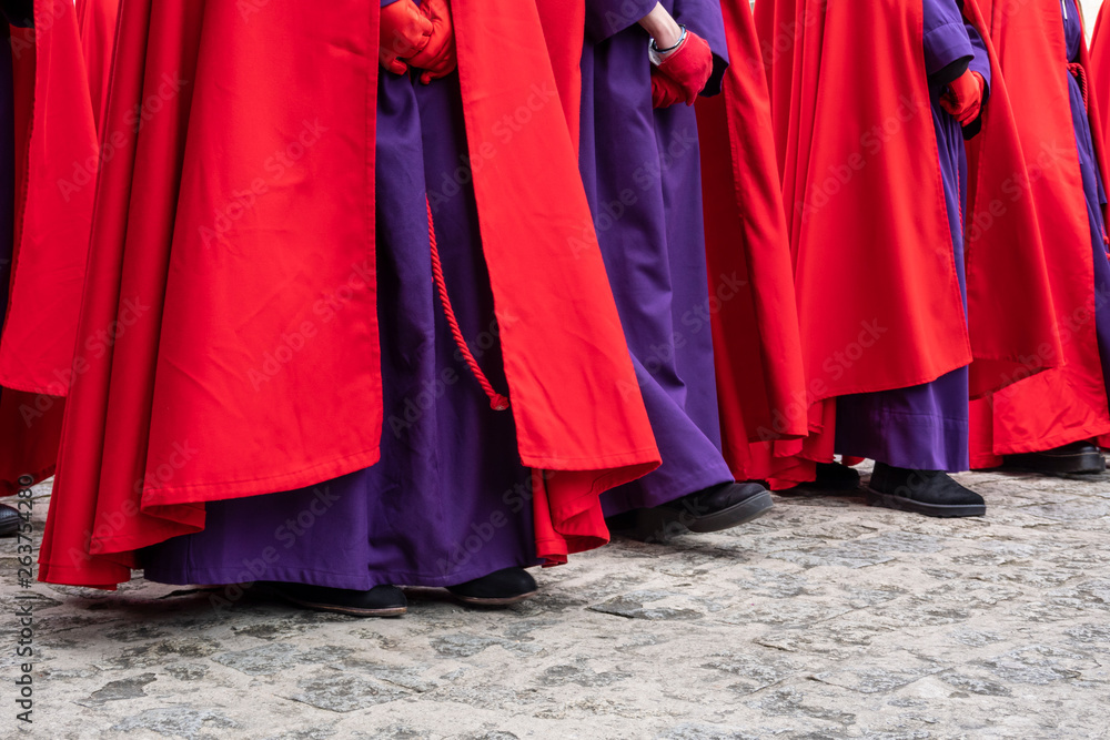procesión de Semana Santa y los detalles de los trajes y capas que ...