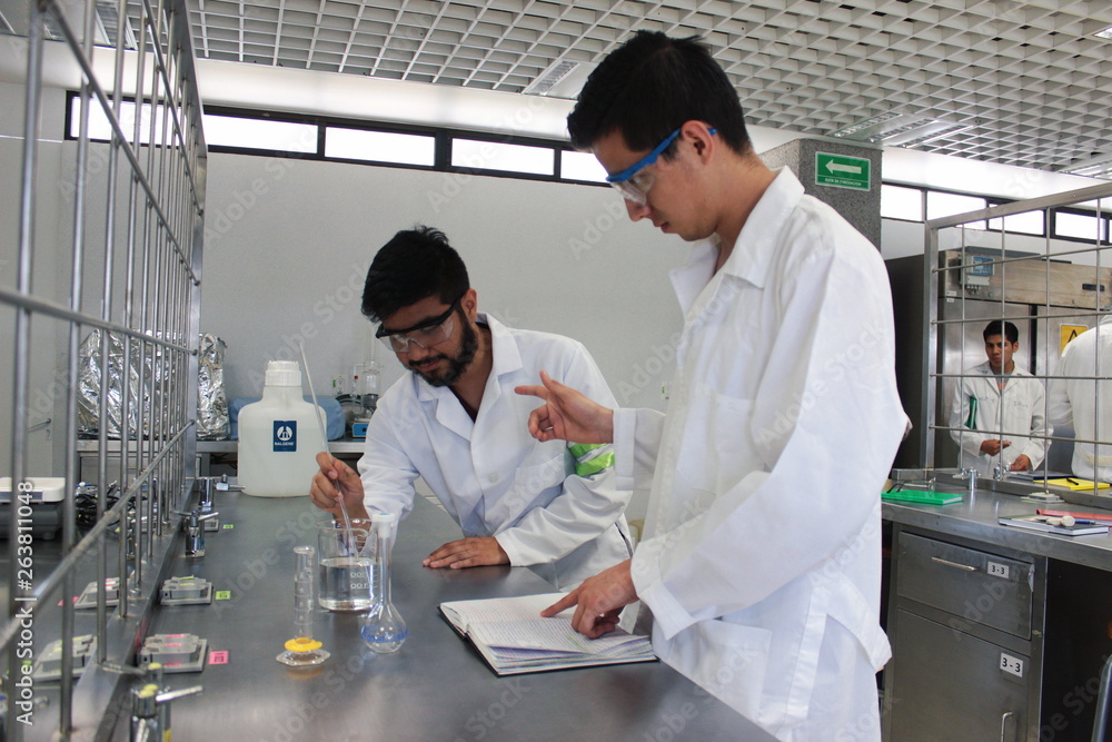 Laboratoristas/Laborator Stock Photo | Adobe Stock