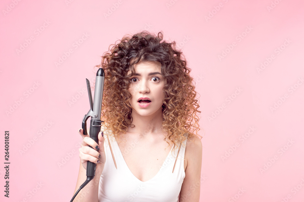 Beautiful woman with a surprised facial expression with amazing curls ...