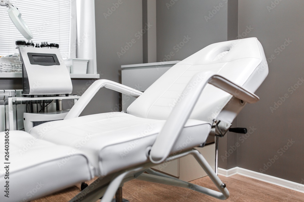 Chair for cosmetic procedures in the clinic Stock 写真 | Adobe Stock