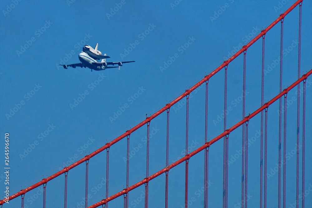 Modified Boeing 747 flies The Space Shuttle Endeavor piggyback over ...