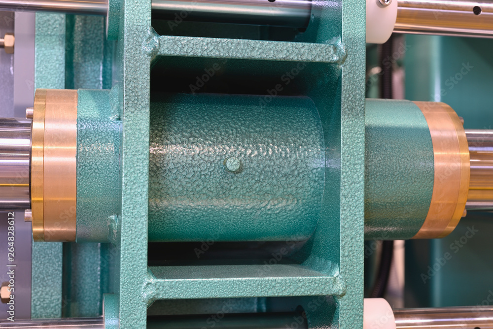 Guide rod with housing for guide rings and sealings on a heavy machine ...