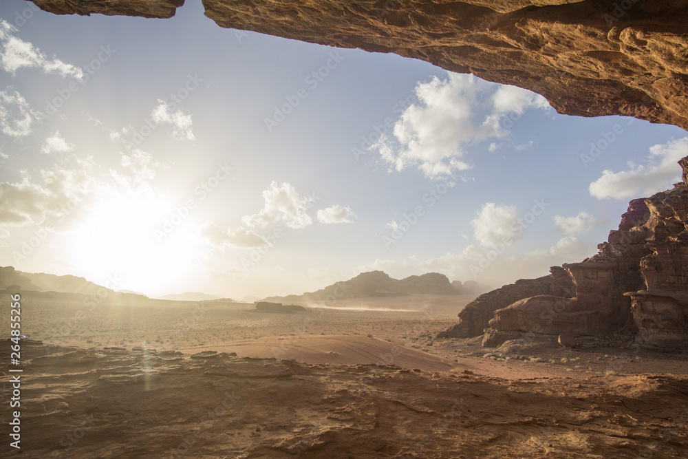 Amazing sunset at the Jordanian desert of Wadi Rum ,this breathtaking ...