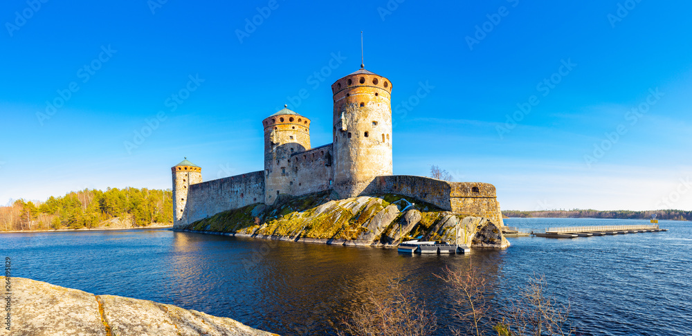 Beautiful view of Olavinlinna, Olofsborg ancient fortress, the 15th ...