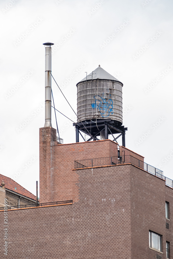typical water tank on the roof of a building in New York City Stock ...