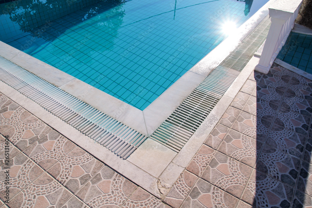 Blue ripped water in swimming pool in tropical resort with edge of ...