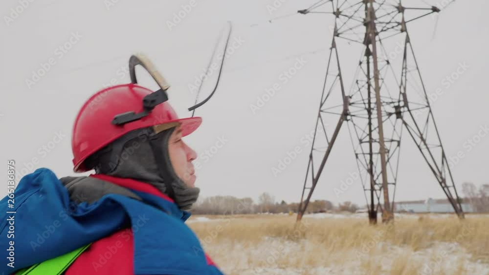 Man going repair the electric voltage cable to electrical tower on the ...