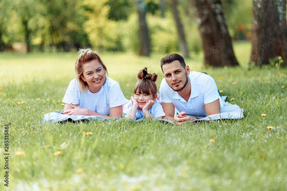 Happiness and harmony in family life. Happy family concept. Young ...