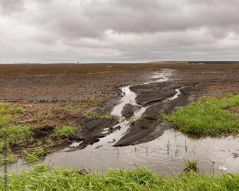 Heavy rains in the Midwest are causing flooding of farm fields and ...
