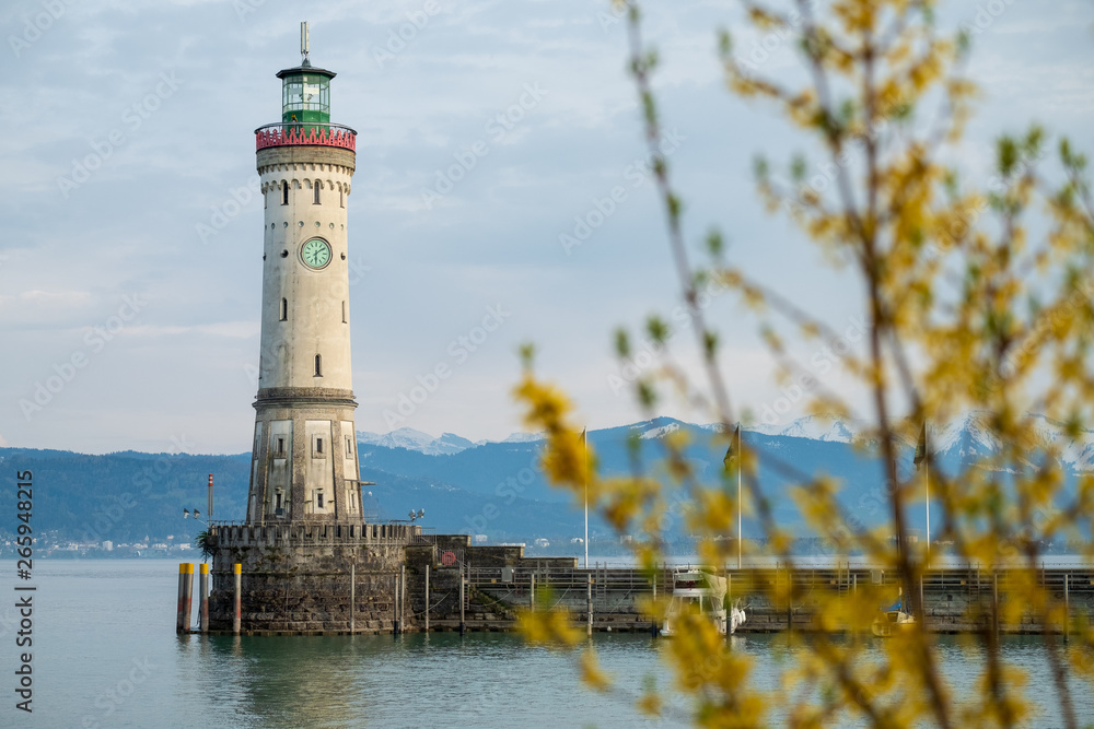 The Lindau lighthouse (German: Neuer Lindauer Leuchtturm) is the ...