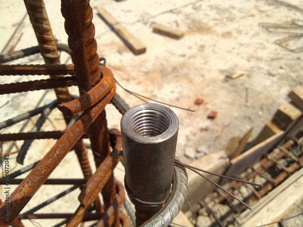 Foto de coupler used in the reinforcement of column do Stock | Adobe Stock
