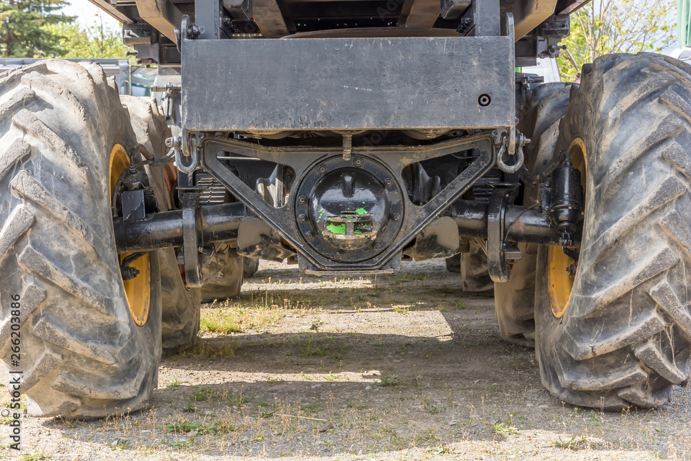 Fahrwerk eines geländetauglichen Lkw im Detail Stock Photo | Adobe Stock