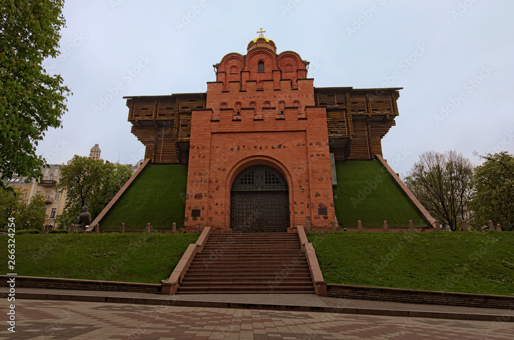 Classic wide-angle view of Golden Gate. It was the main gate in the ...