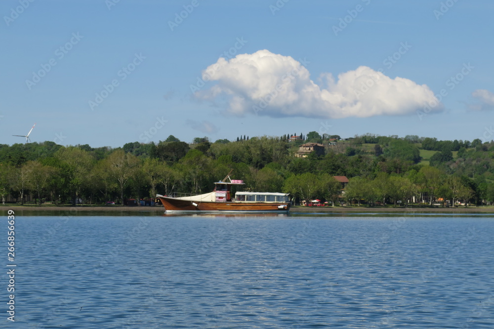 Battello turistico sul lago di Bolsena Stock Photo | Adobe Stock