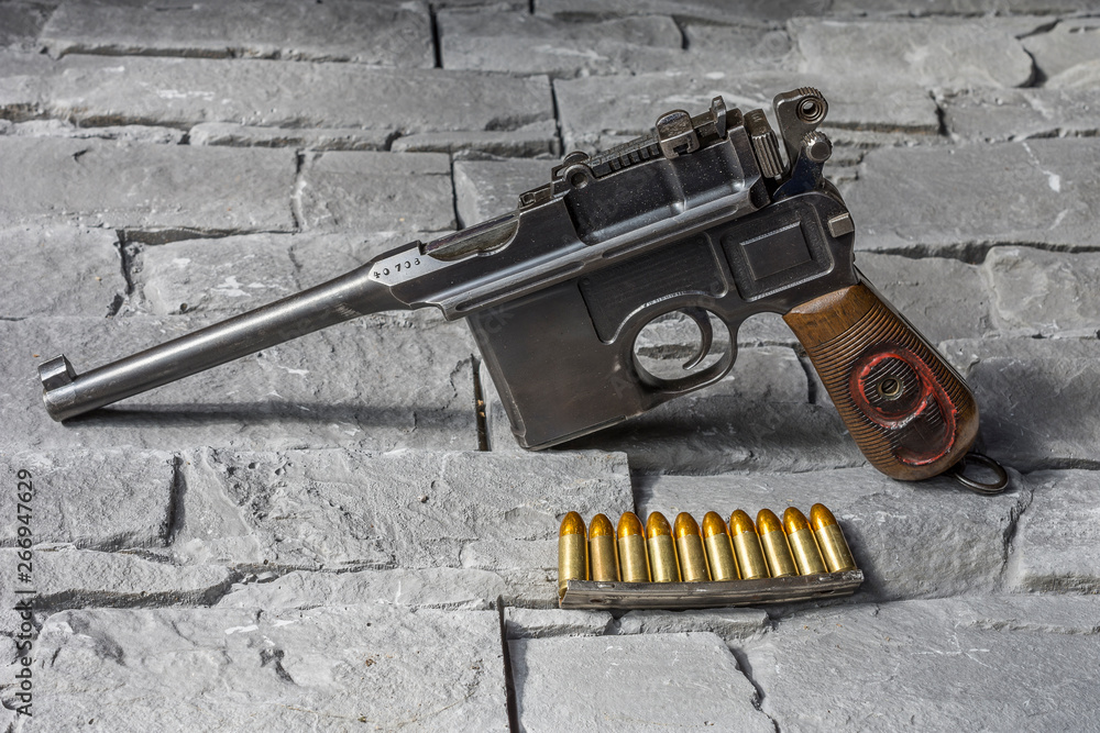 Pistolet Mauser 9 mm Parabellum Stock Photo | Adobe Stock