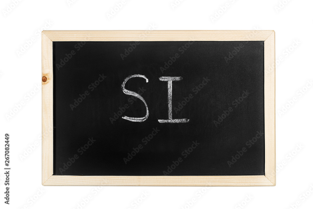 Palabra Si escrita en una pizarra negra sobre un fondo blanco liso y ...