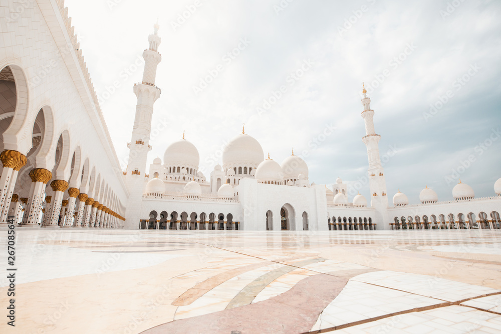 Sheikh zayed mosque in abu dhabi Stock Photo | Adobe Stock