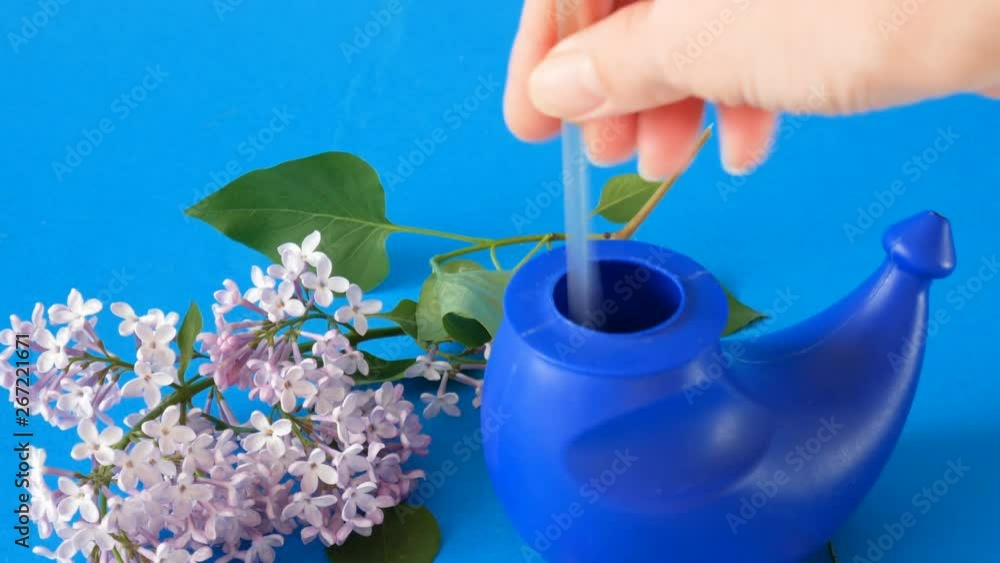 Vidéo Stock device for nasal hygiene and lilac flower bunch, neti pot ...