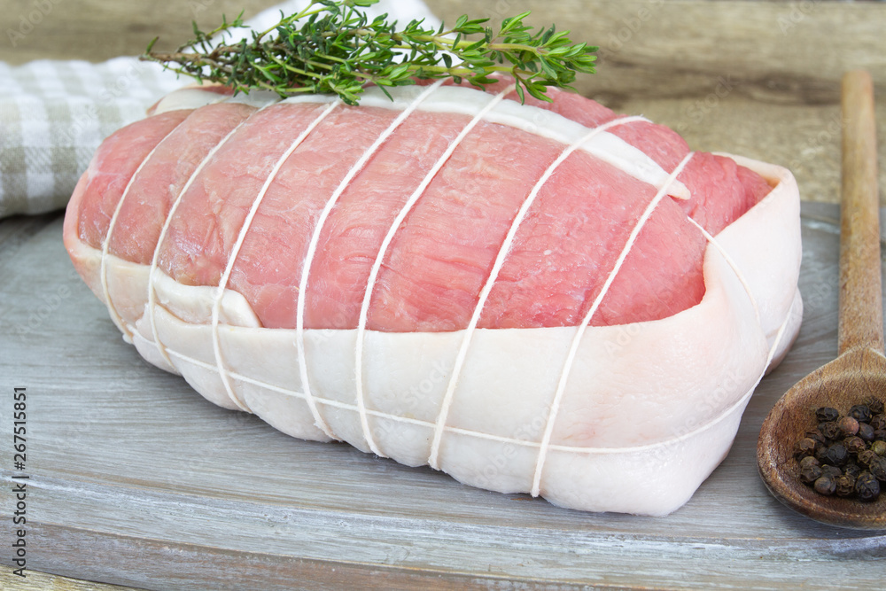 rôti de veau cru Stock Photo | Adobe Stock