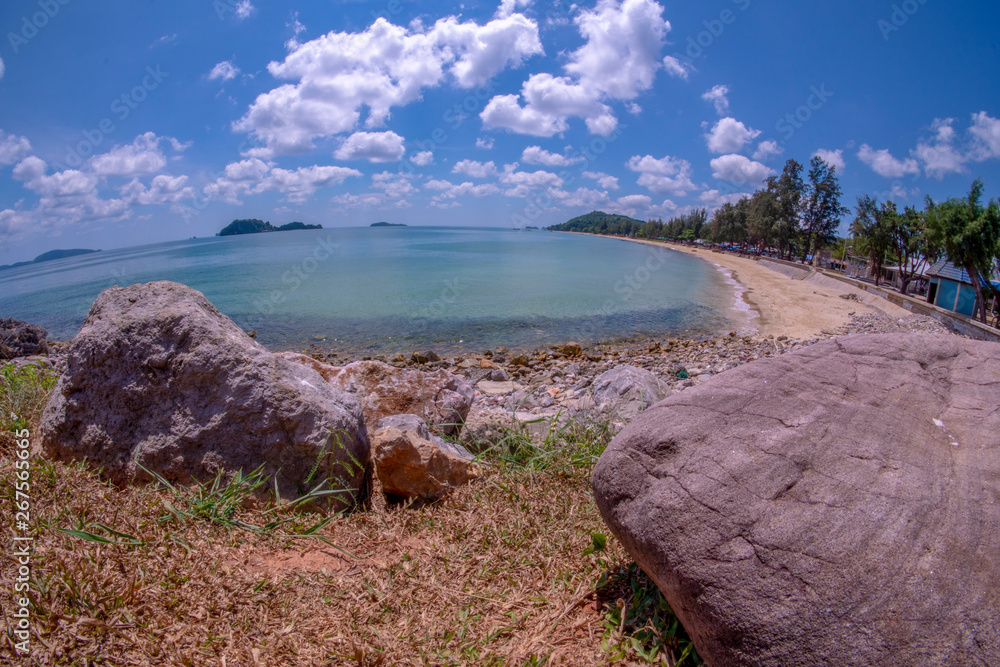 Rocks, beaches and emerald sea at Sairee Beach, Chumphon Province Stock ...