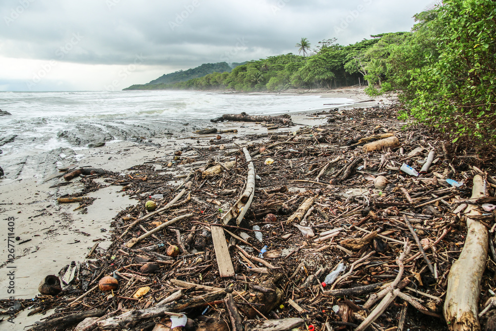 Foto Stock Pollution sur une plage du Costa Rica après de grosse pluies ...