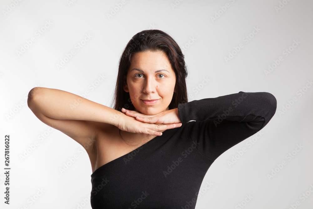 Foto de Chica joven reflexionando, mirando al futuro o recordando el ...