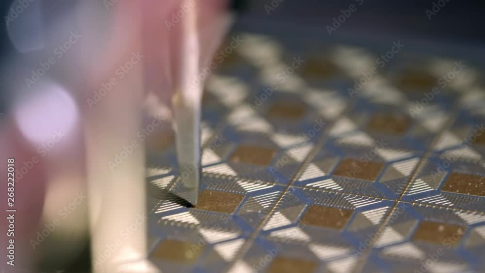 Vidéo Stock A special modern machine installs a silicon microprocessor ...