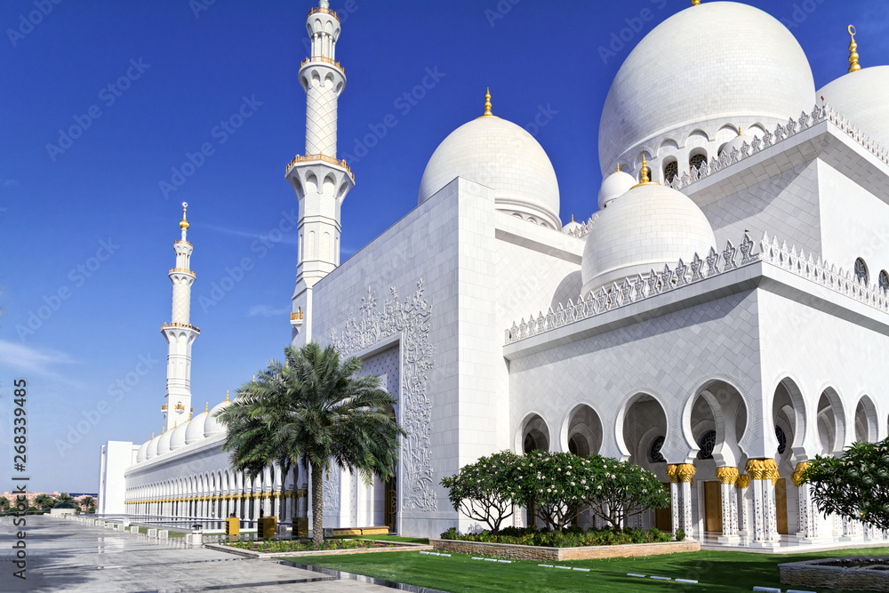 Beautiful perspective view of Sheikh Zayed Grand Mosque, one of the ...
