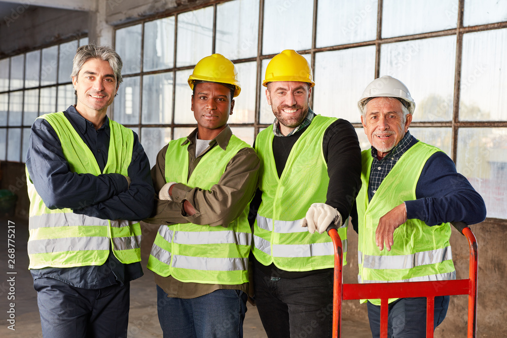 Gruppe Arbeiter als internationales Logistik Team Stock Photo | Adobe Stock