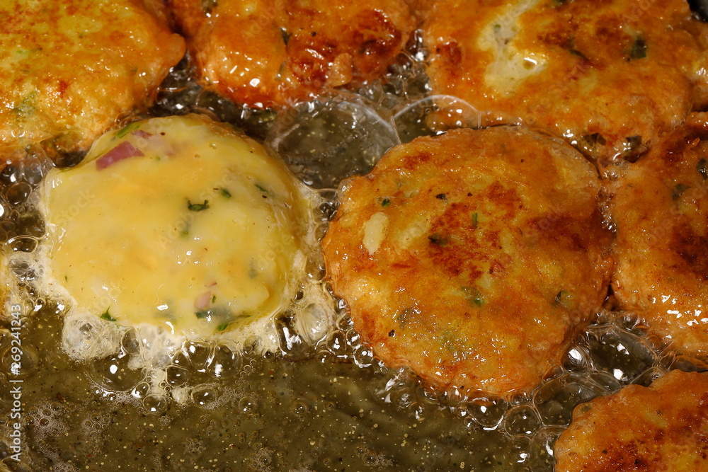 Piaju pakora pakoda pakodi fakkura bhajiya bhajji ponako onion lentil ...