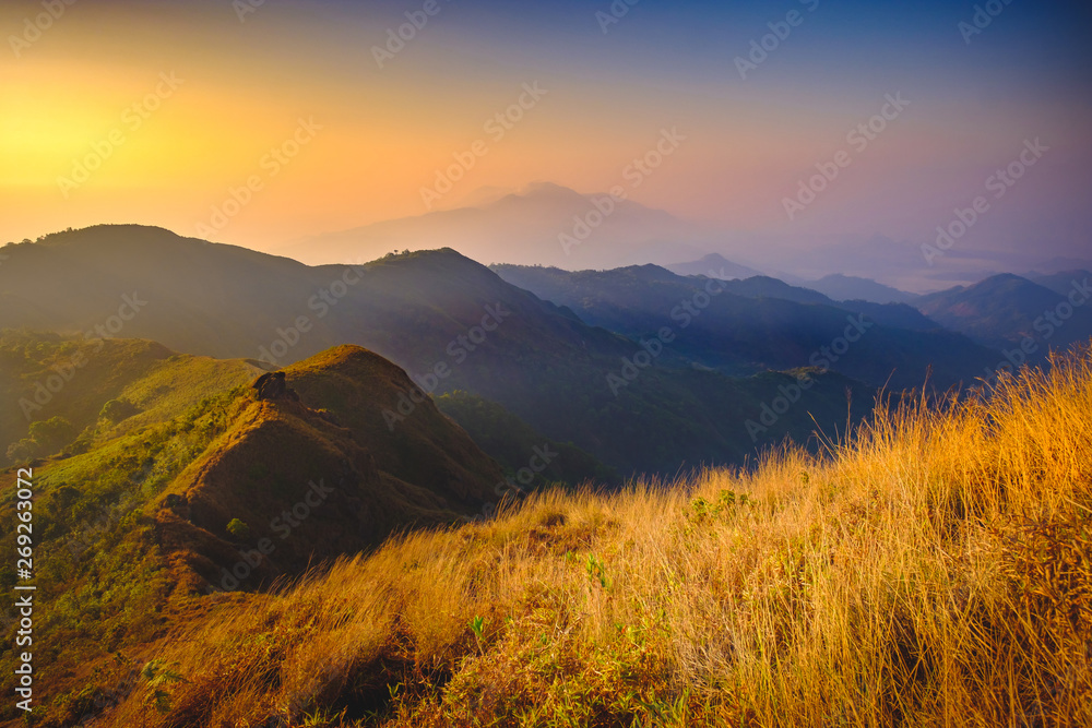 Foto de Doi Pawee Mountain, Border of Thailand and Myanmar, Popular ...