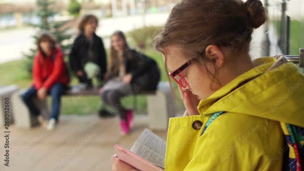 Children throw in a classmate paper, scoff. Bullies offend girl honors ...