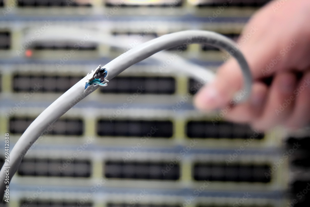 Broken cable to connect to the Internet. Network connection terminated ...