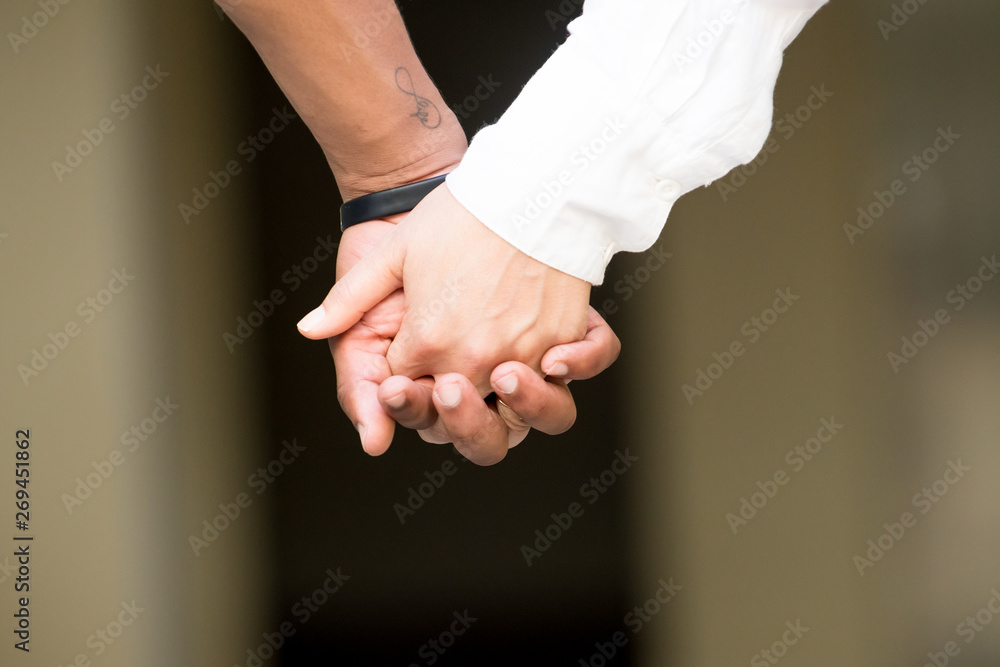 Casal de mãos dadas Stock Photo | Adobe Stock