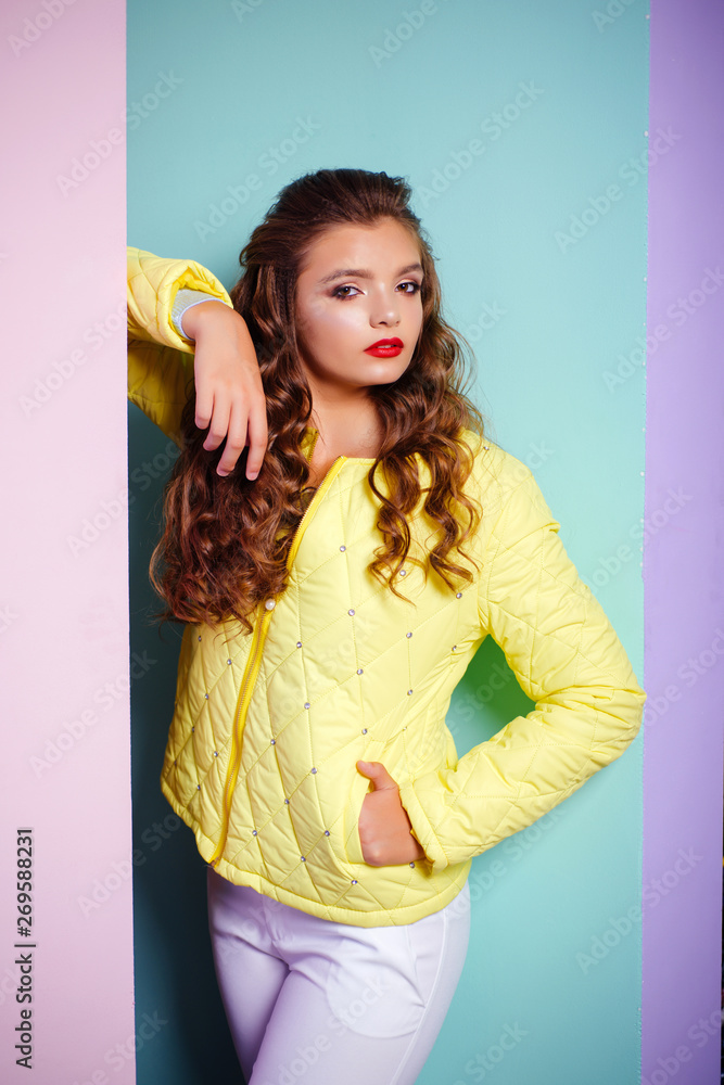 Her jacket sets the tone of her entire outfit. Autumn fashion trend ...