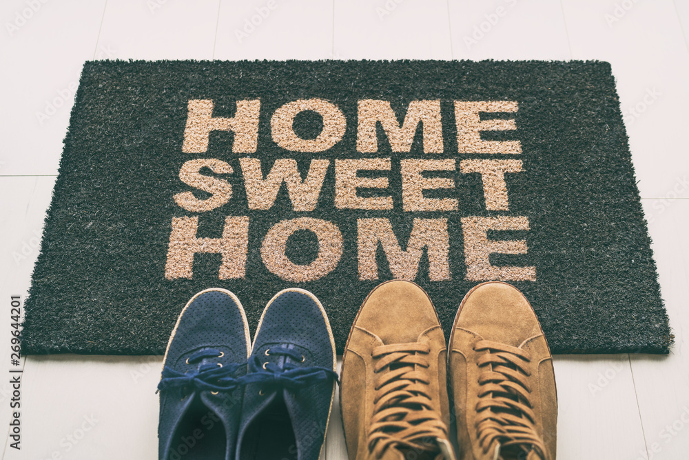 Foto de Door mat Shoes at front entrance of condo apartment. Written ...