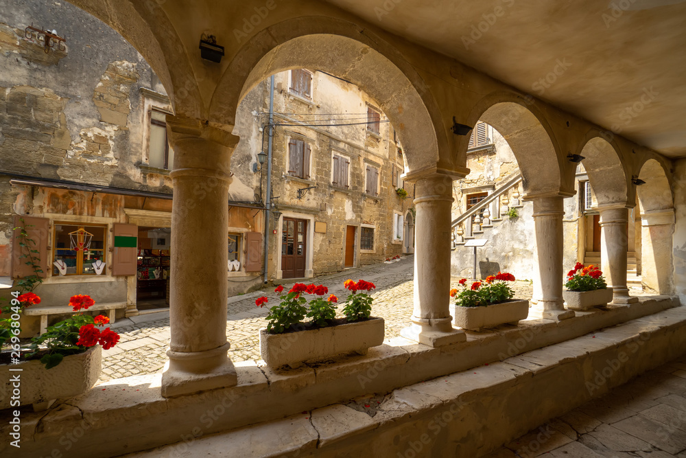 Mittelalterliches Künstlerdorf Groznjan, Istrien, Kroatien Stock Photo ...