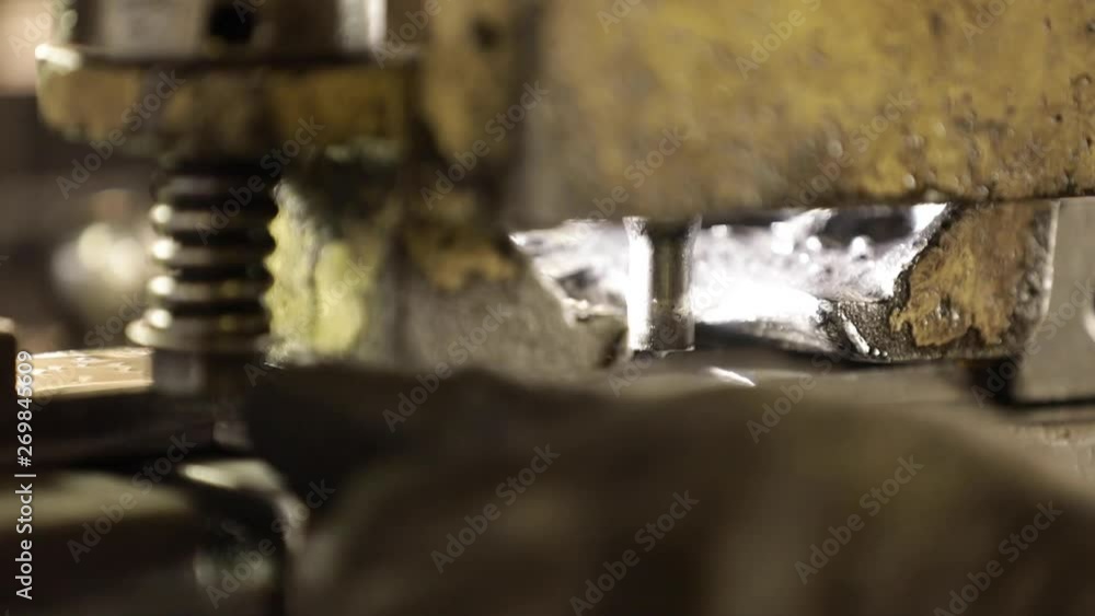 Poinçon industriel - Matériel industriel pour poinçonner l'acier ...