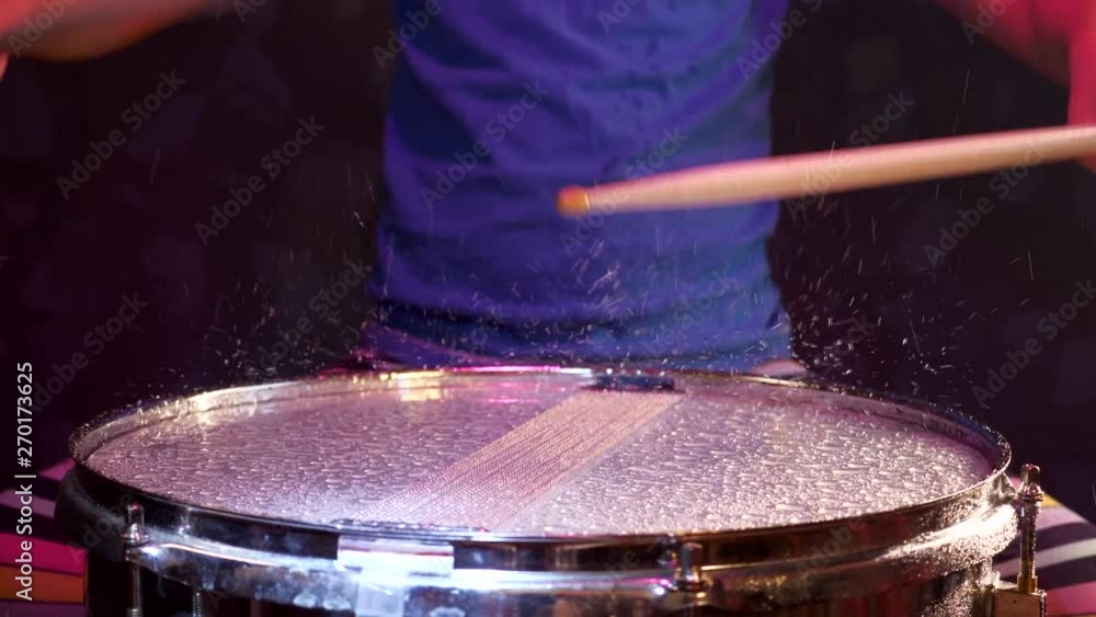 Vidéo Stock Teen boy in blue suit playing drum in rain. child holds ...