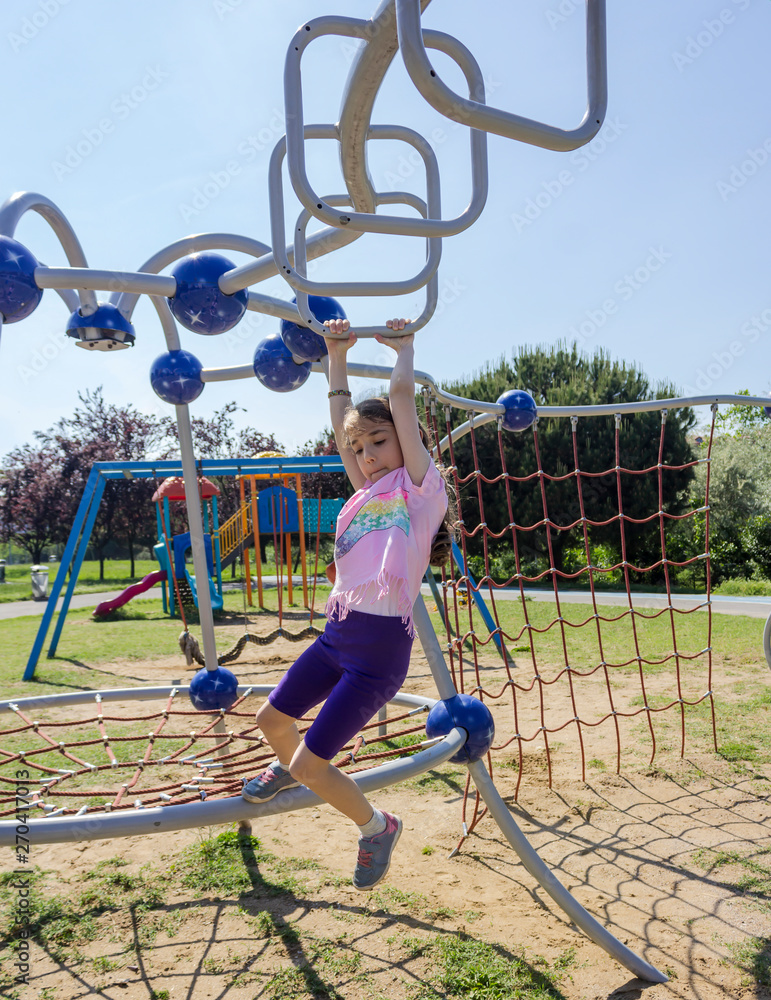 Foto de teenage girl playing with motor activity developer toys like ...