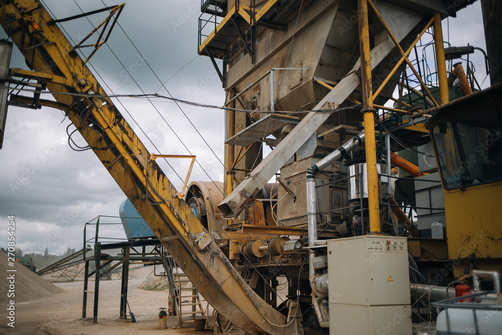 Gravel aggregate extraction. Gravel production with conveyor belts ...
