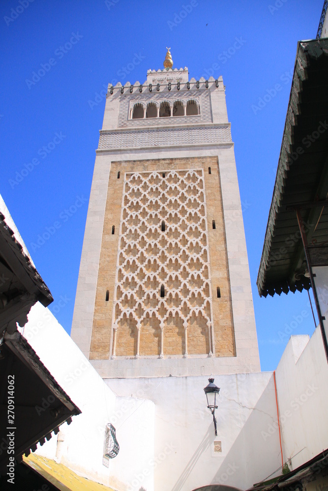 le minaret de la grande mosquée dans la Médina de Tunis Stock-Foto ...