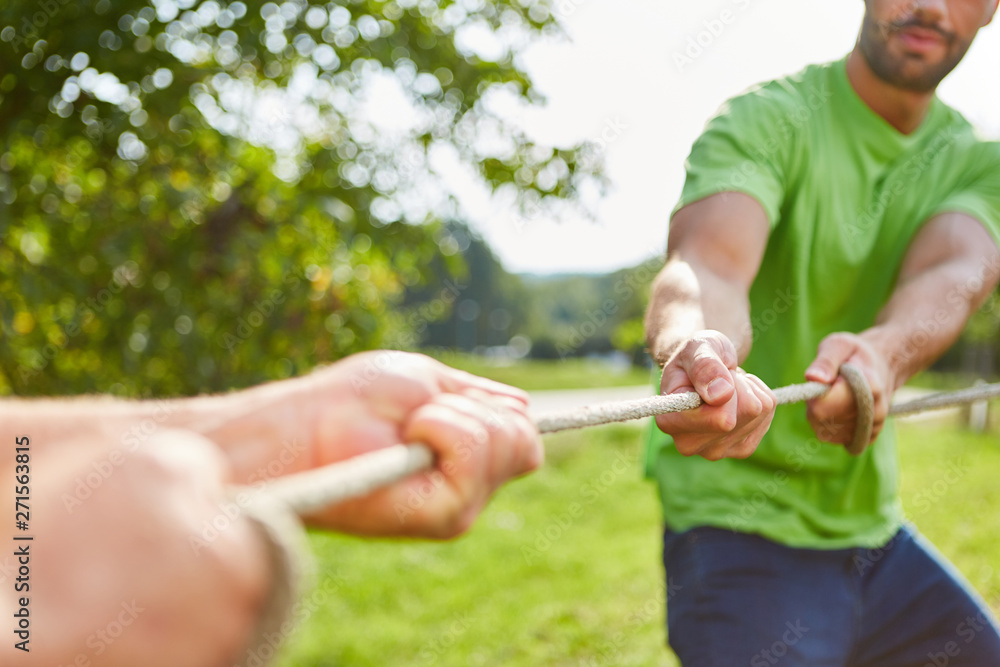 Wettbewerb im tauziehen auf einem Sportfest Stock Photo | Adobe Stock