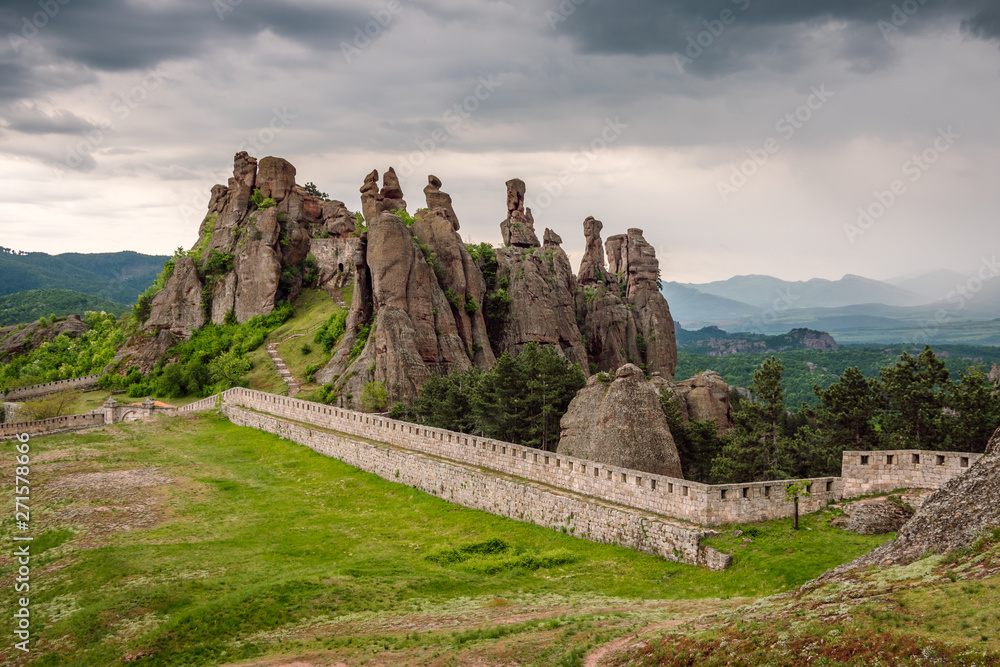 Fotka „Beautiful view of the amazing rock formations and walls of a ...