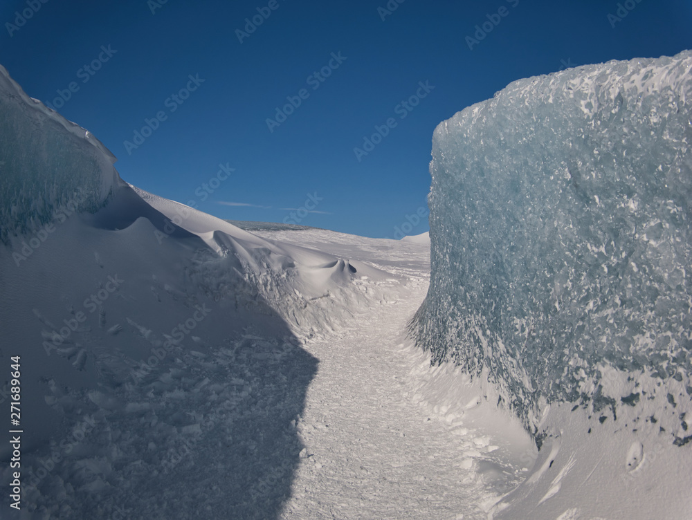 Eine Gletscherspalte auf dem Vatnajökull Gletscher Stock Photo | Adobe ...