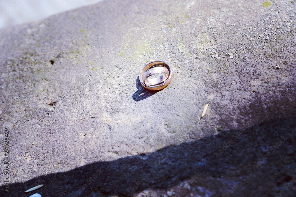 ehering als symbol eheringe hochzeit Stock Photo | Adobe Stock