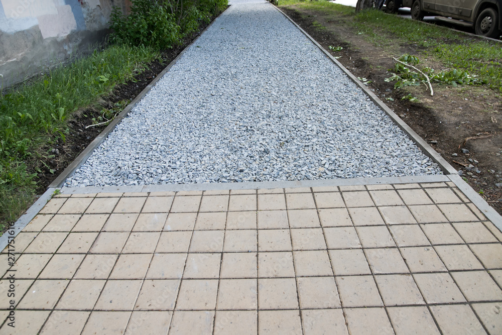 Improvement of the courtyard paving slabs, unfinished work on laying ...
