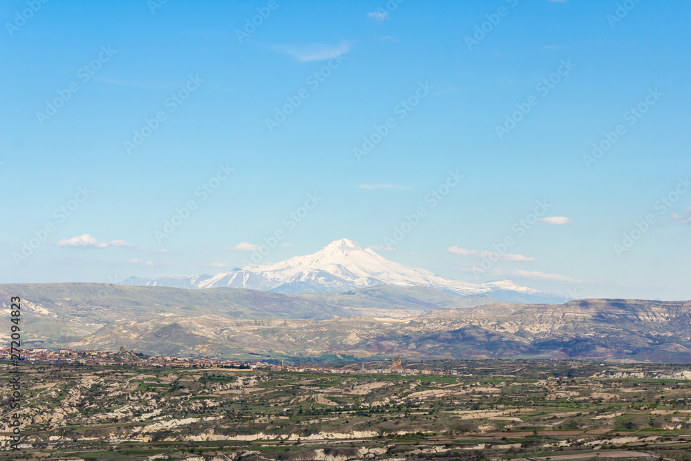 Foto de View of the Mount Erciyes ( Turkish: Erciyes Dagi ) from ...