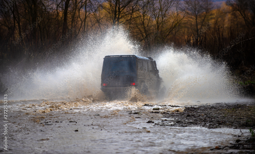 Foto de Off road. Suv splash on the river outdoor, traveling on the ...