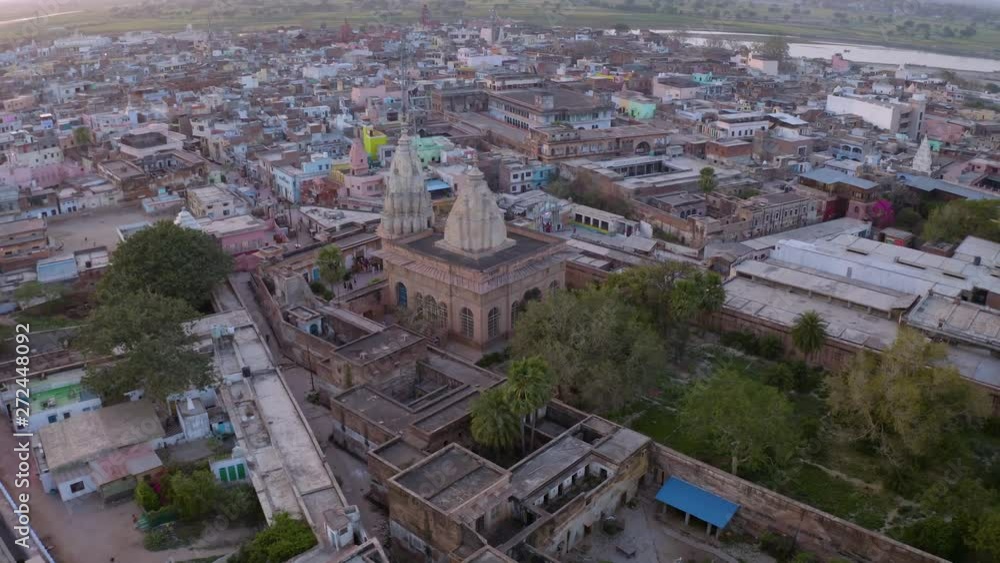 Vrindavan, city of 5000 temples. India, 4k aerial vídeo do Stock ...